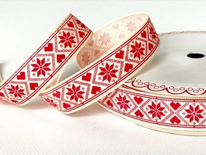 Nordic red snowflake on natural ribbon x 3m roll - Scandinavian ...