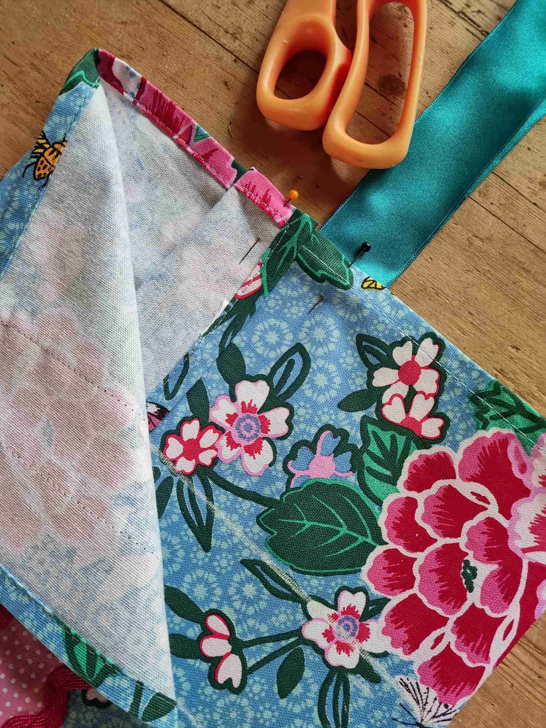 Quick upcycled gifts; how to make a five-minute cutlery/stationery roll ...