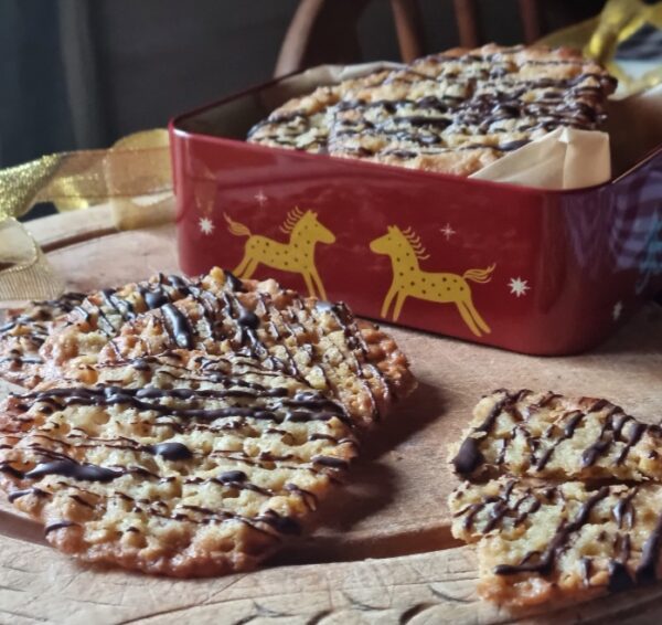 Bex's havregrynskager recipe; Danish chocolate oat cookies (also known ...