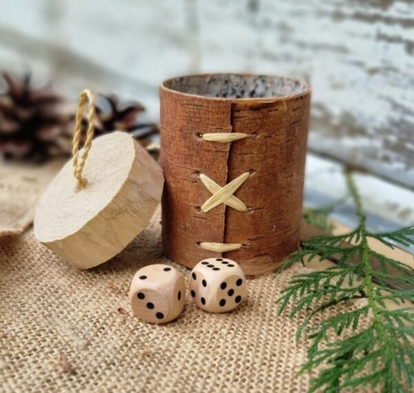 How to play the Danish Viking dice game "Meier", (Mire, Mia, Liar's Dice) - Hygge Style