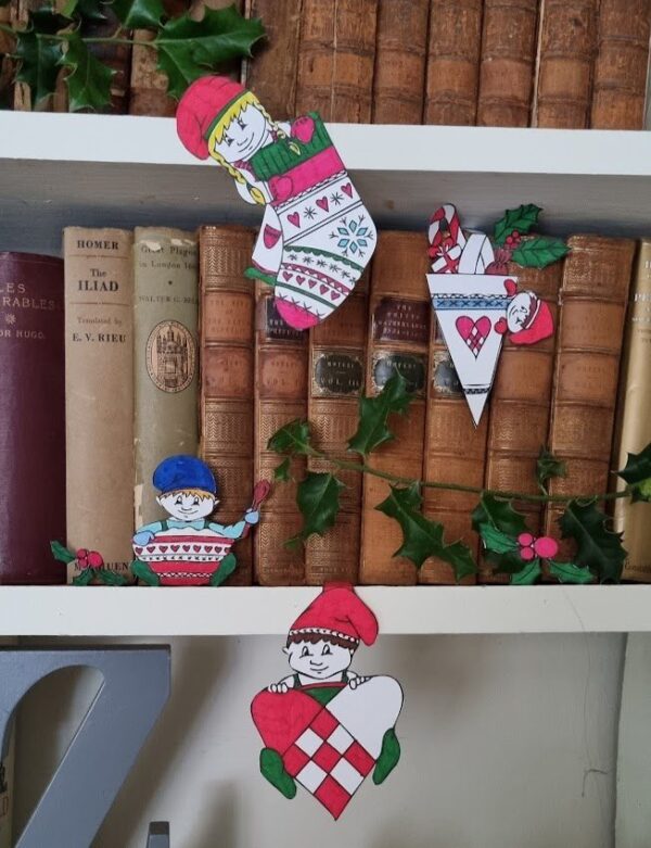 Print your own free Danish kravlenisser paper Christmas elves! - Hygge ...