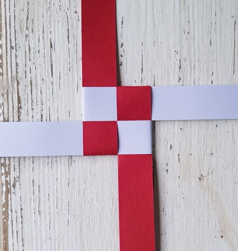 How to make Danish paper Christmas stars (julestjerner) - Hygge Style