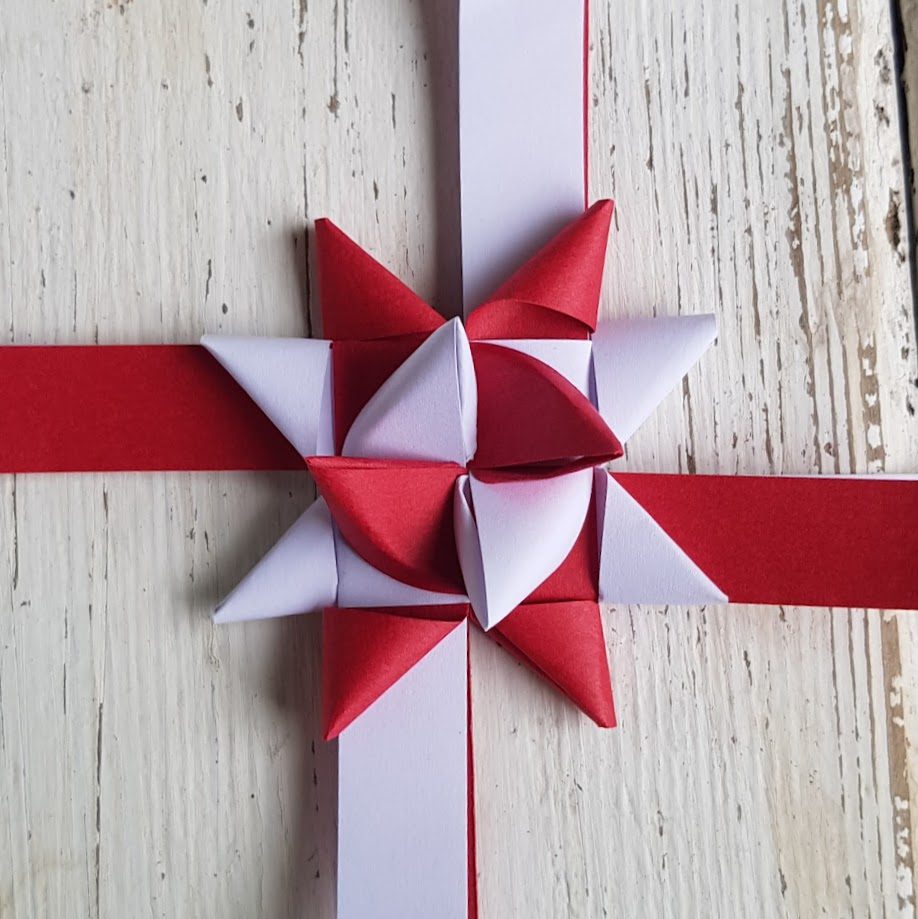 How to make Danish paper Christmas stars (julestjerner) - Hygge Style