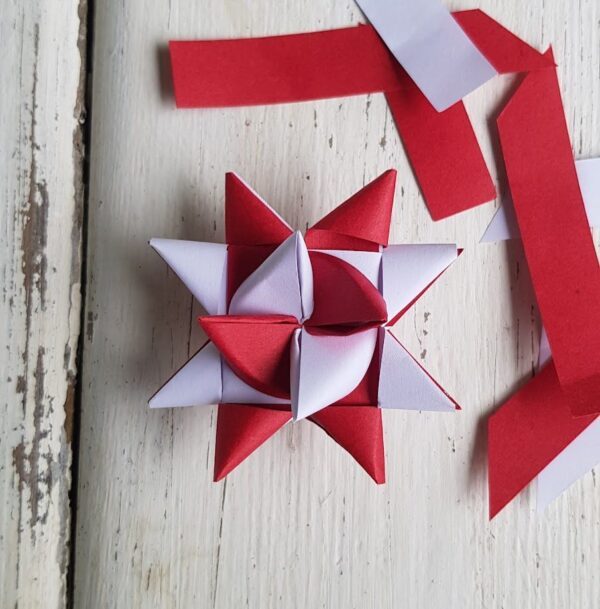 How to make Danish paper Christmas stars (julestjerner) - Hygge Style