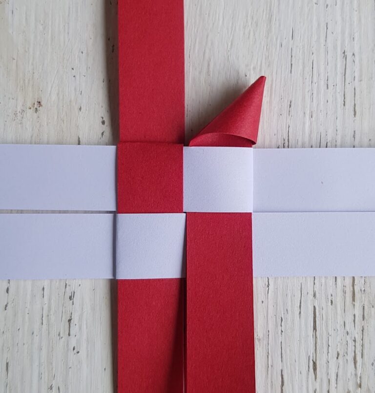 How to make Danish paper Christmas stars (julestjerner) - Hygge Style