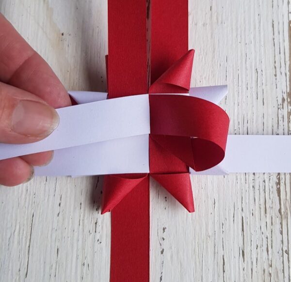 How to make Danish paper Christmas stars (julestjerner) - Hygge Style