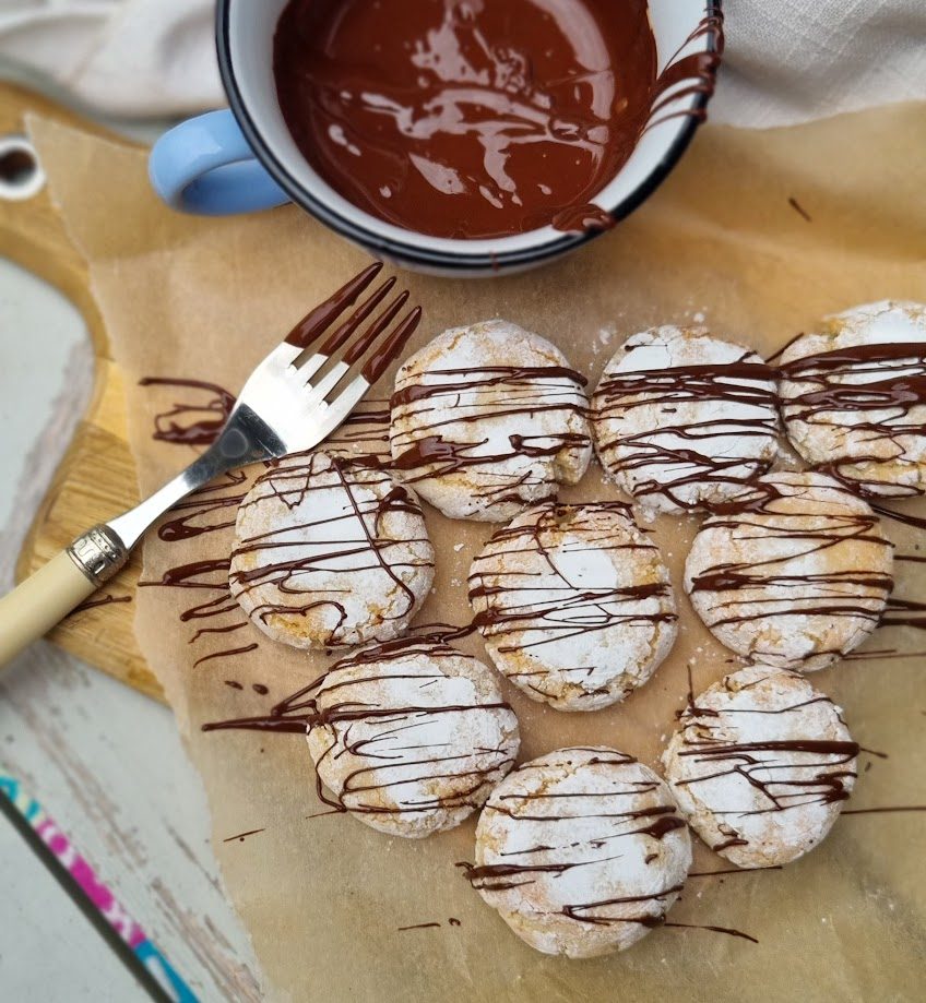 Curly Lisa's chocolate amaretti biscuits recipe - Hygge Style