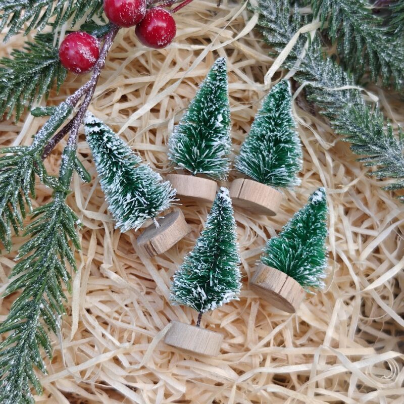 Set of five 4cm miniature dark green sisal bristle Christmas tree cake ...